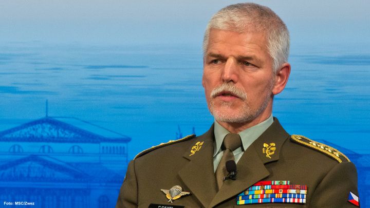 Petr Pavel před Listopadem a po něm - CEDMO